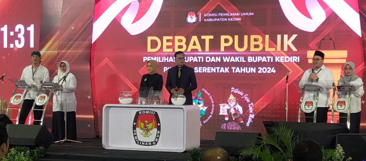 Debat Publik Terakhir Pilbup Kediri Sukses. Masing-Masing Paslon Saling Sanggah. - porosnews.co
