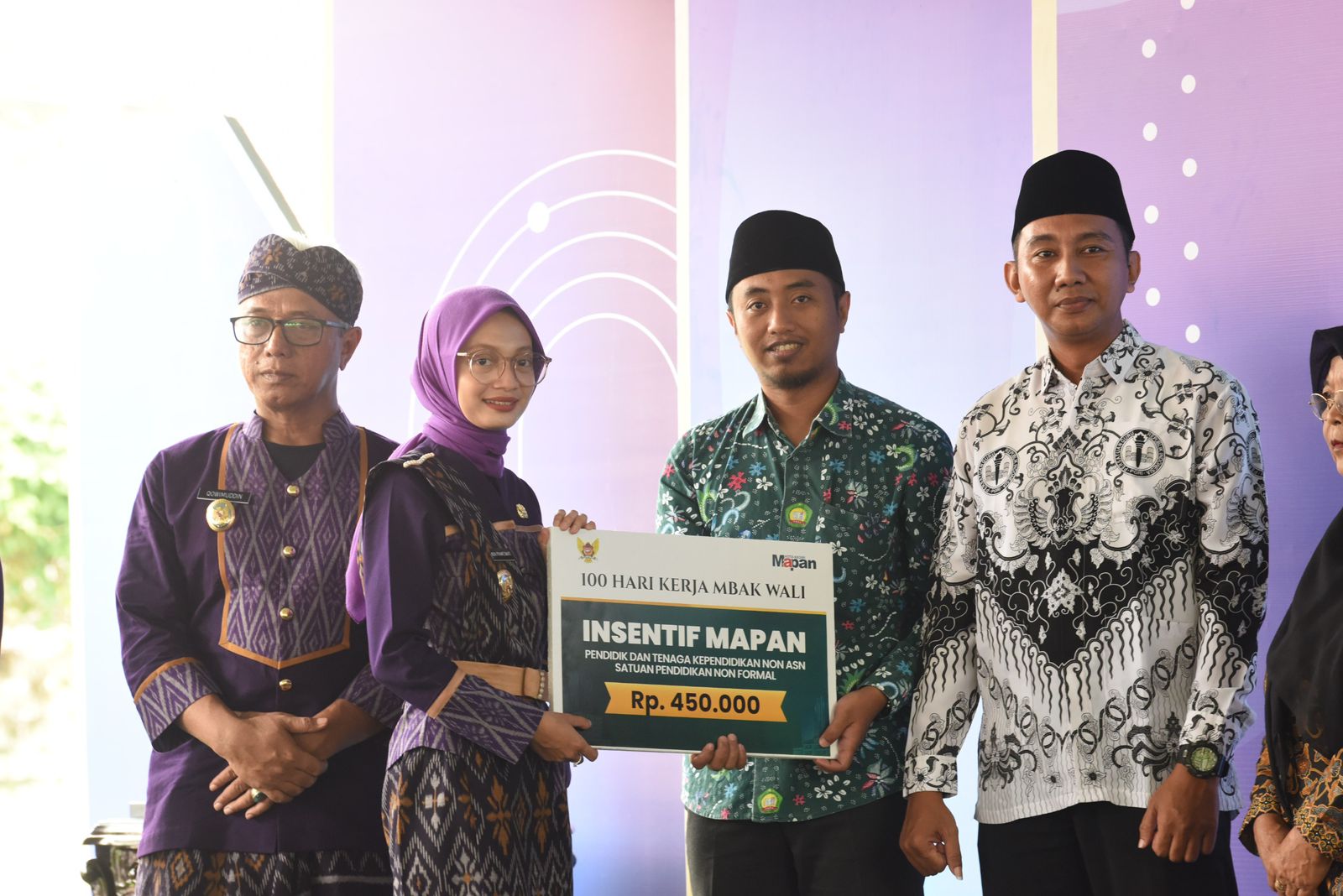 Mbak Wali dan Gus Qowim Launching Belasan Program Unggulan di 100 Hari Kerja - porosnews.co